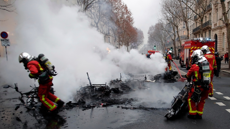 France's 'yellow vest' protesters return to streets