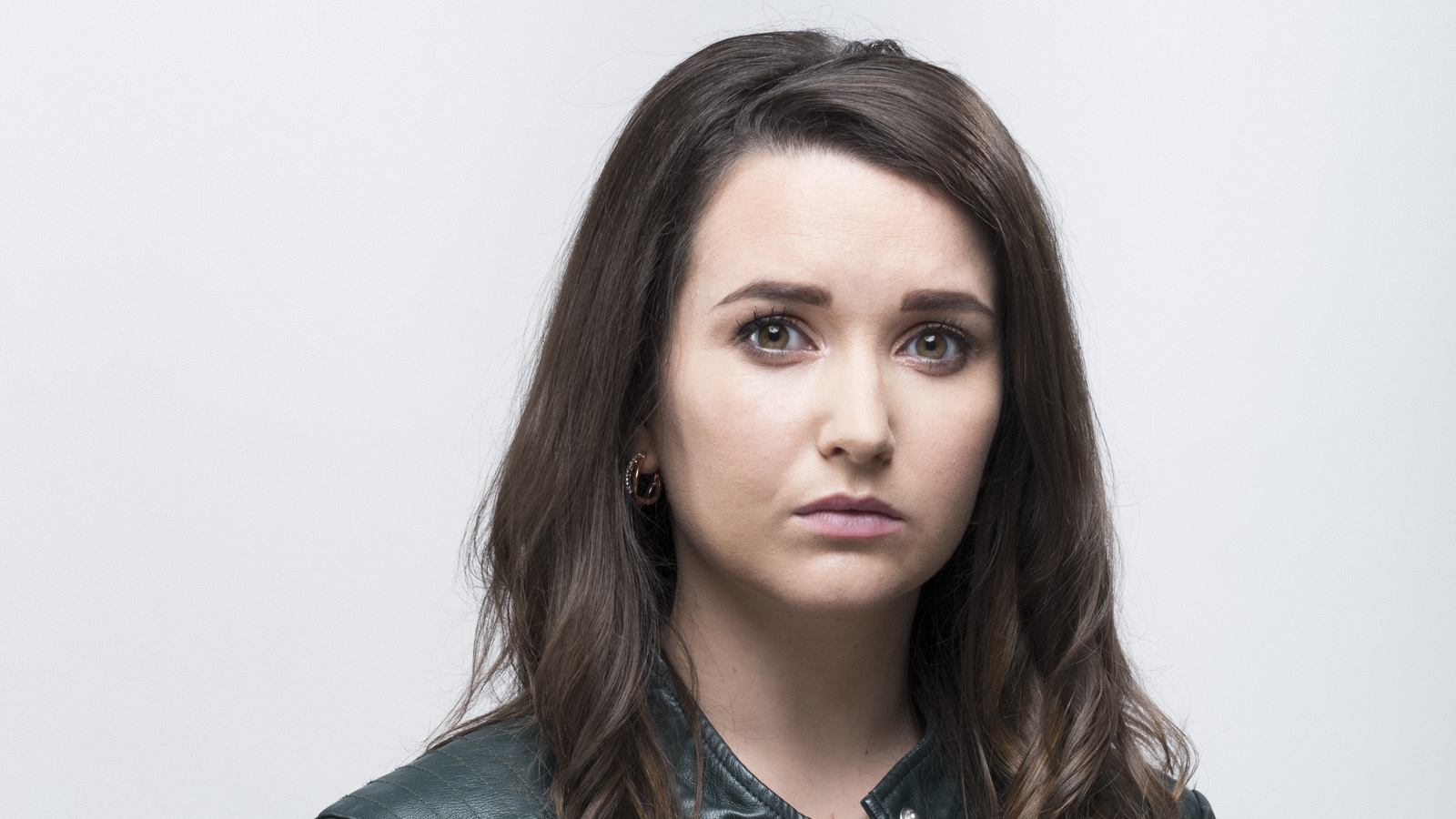 Katy does her best to disguise pain on Ros na Rún