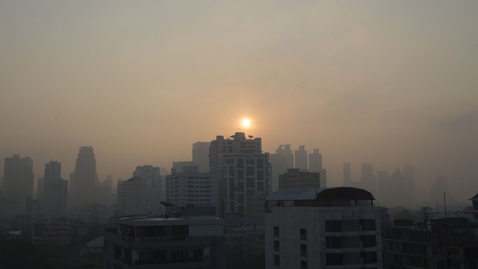 Thailand to make it rain as pollution chokes Bangkok