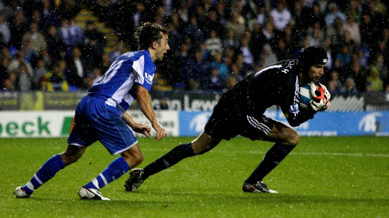 Hunt pleased by 'gentleman' Cech's response to clash