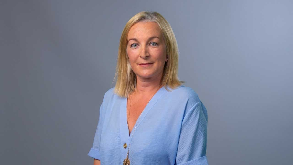 Sinéad Ní Neachtain, Iriseoir le Nuacht RTÉ/TG4 i gCathair na nAingeal ...