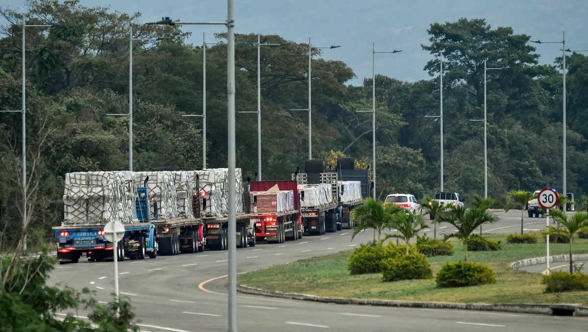 Maduro shuts Venezuela's border with Brazil amid aid row | News At One ...