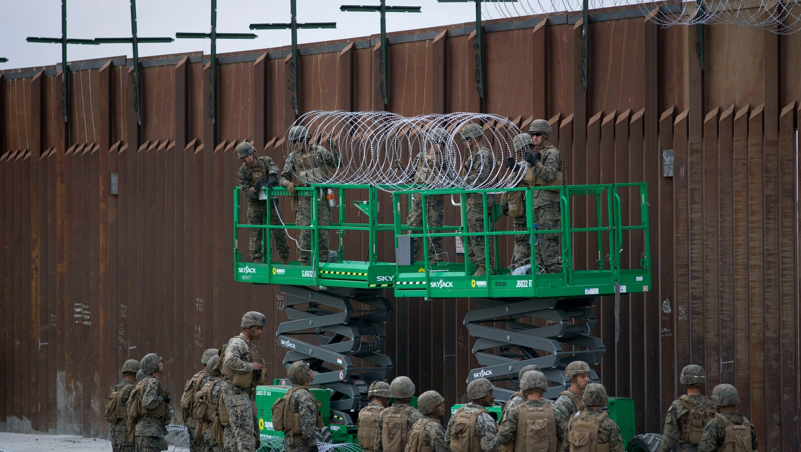 Pentagon authorises $1bn for Trump's border wall