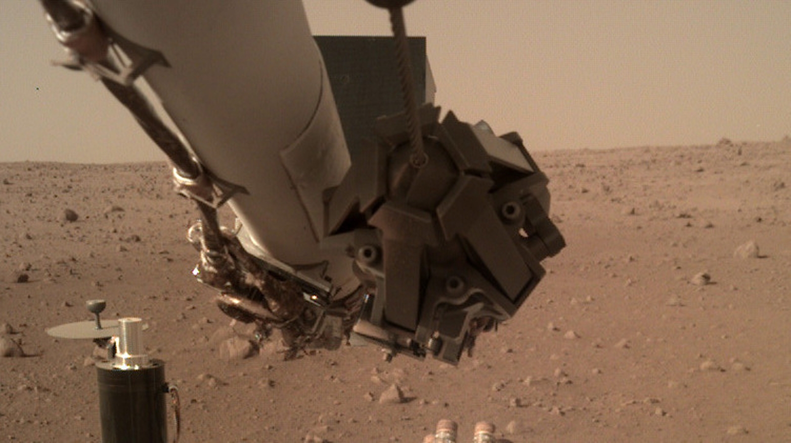 'Marsquake': first tremor detected on Red Planet