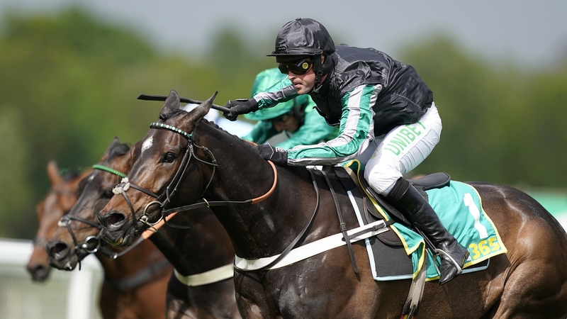 Altior made to work for 19 on the bounce