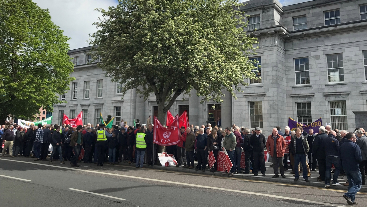 Government Ministers met by protesters in Cork | News At One - RTÉ Radio 1