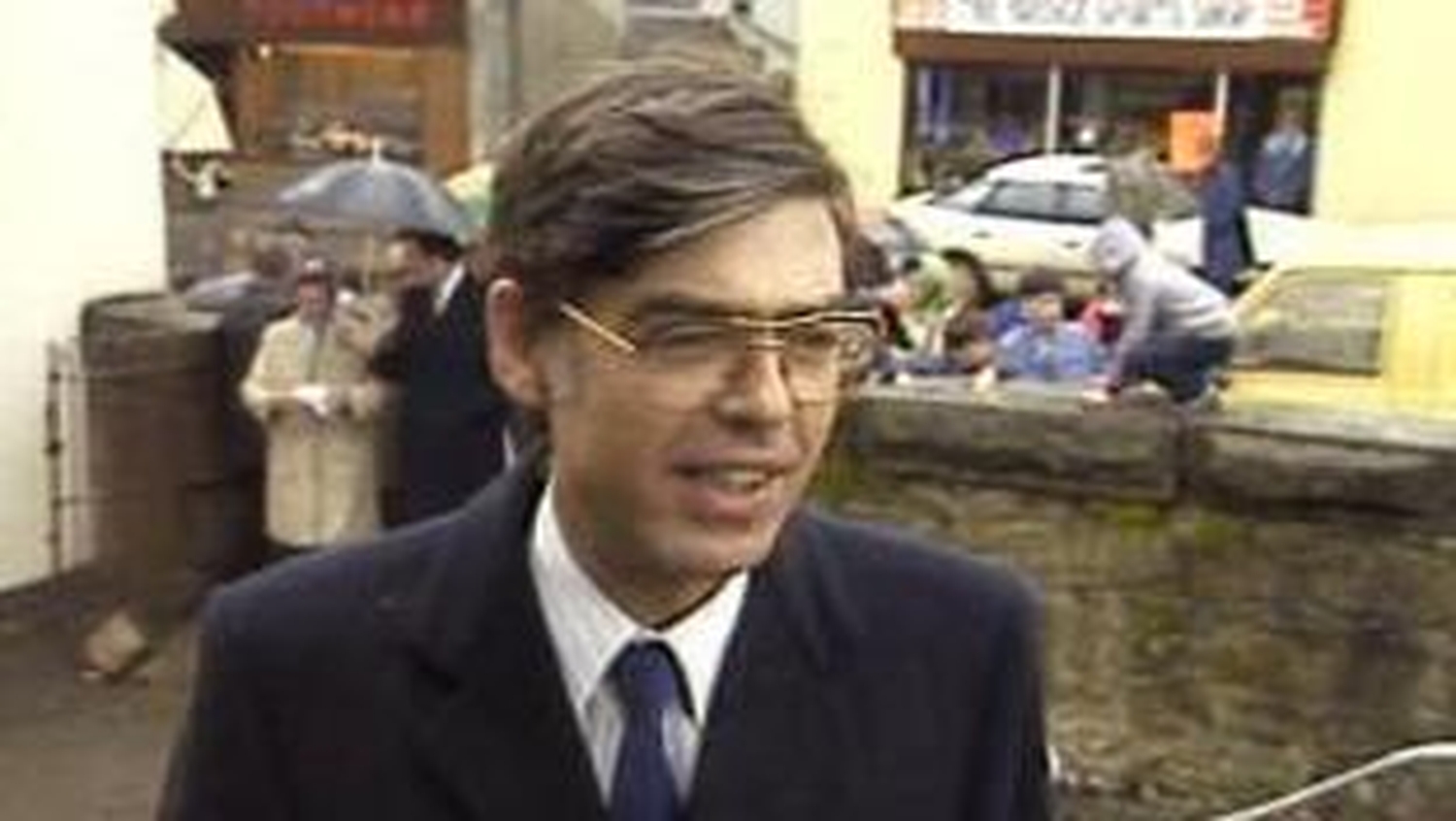 RTÉ Archives | Collections | Alan Dukes Visits Constituencies