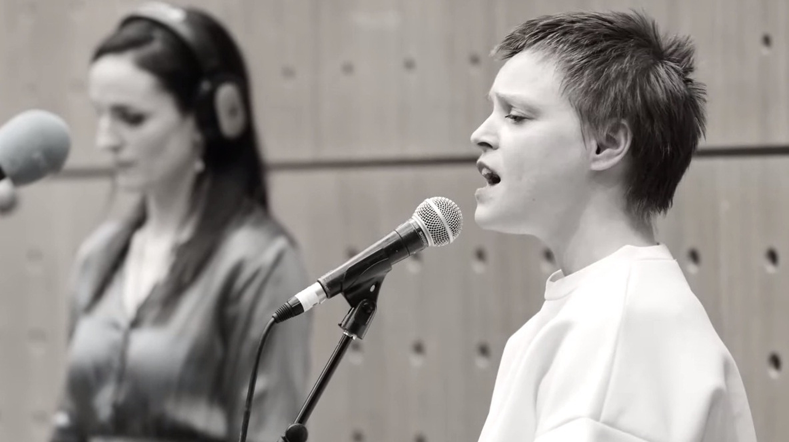 Wallis Bird performs Both Sides Now live on Strings Attached