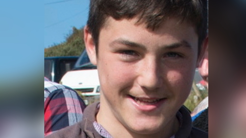 "Bás de bharr míthapa" a fuair Morgan Pinder as Cliara