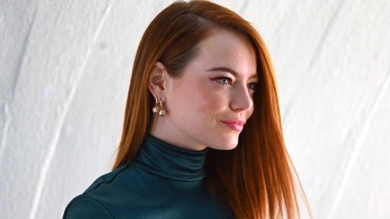 Emma Stone 'broke her shoulder' at Spice Girls gig