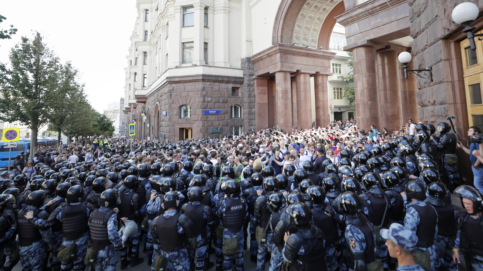 1,000 arrested as Moscow rally calls for fair elections