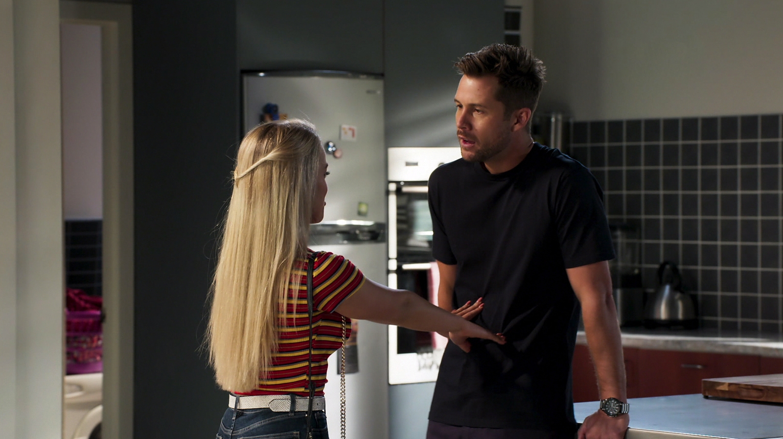 Mark and Roxy tread choppy waters on Neighbours