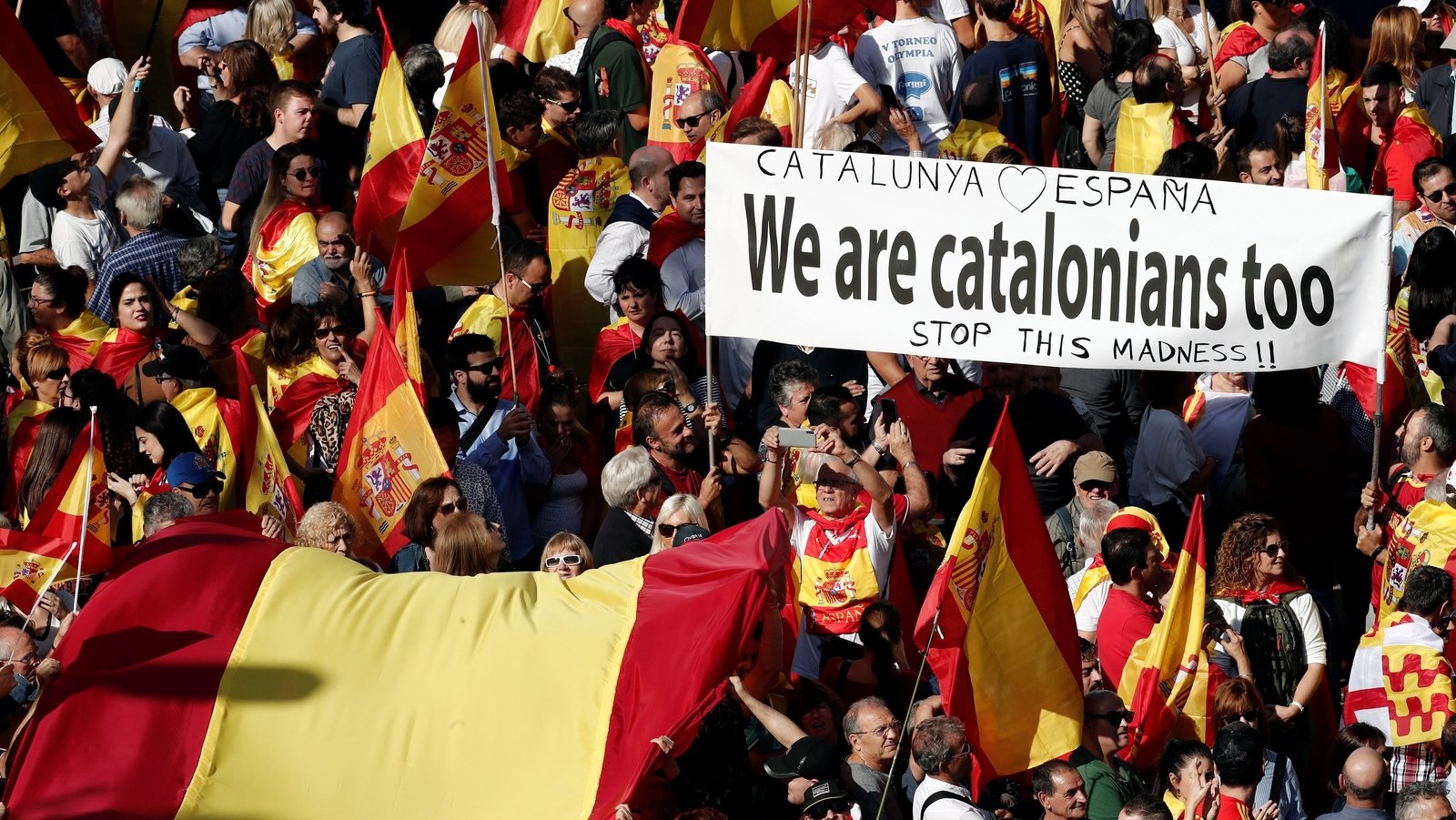 Tens of thousands march for Spanish unity in Barcelona