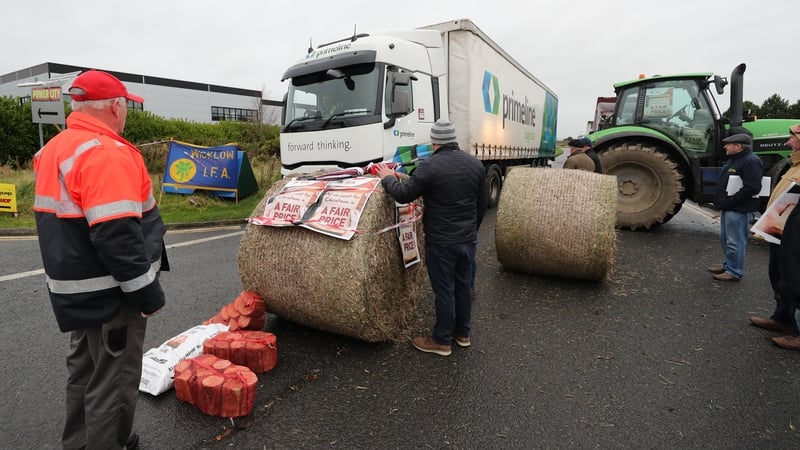 Farmers plan further blockade over beef prices