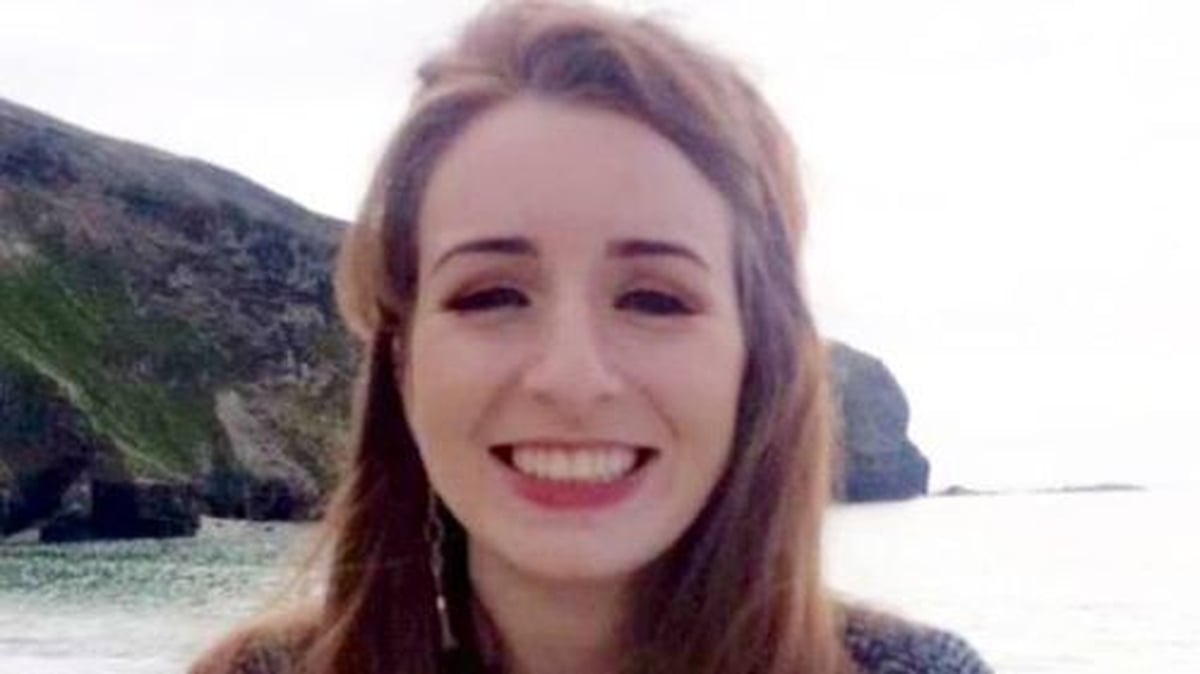 Emma Ní Chearúil, Clár Reachtaire le Raidió na Life beo ó stiudeó ...