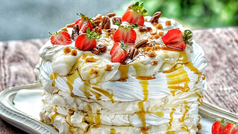 Christmas Pavlova with Salted Caramel