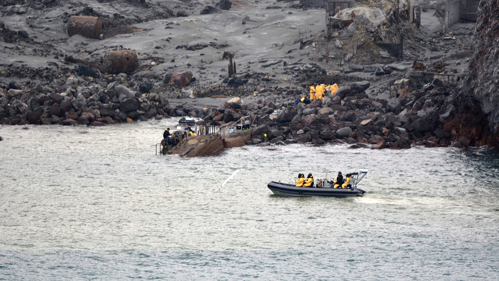 Divers attempt to find victims of NZ volcano