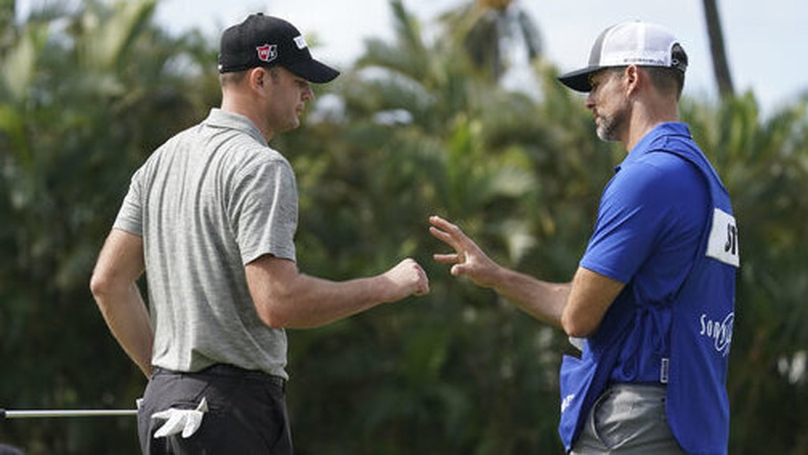 Steele and Davis hold slender lead at Sony Open