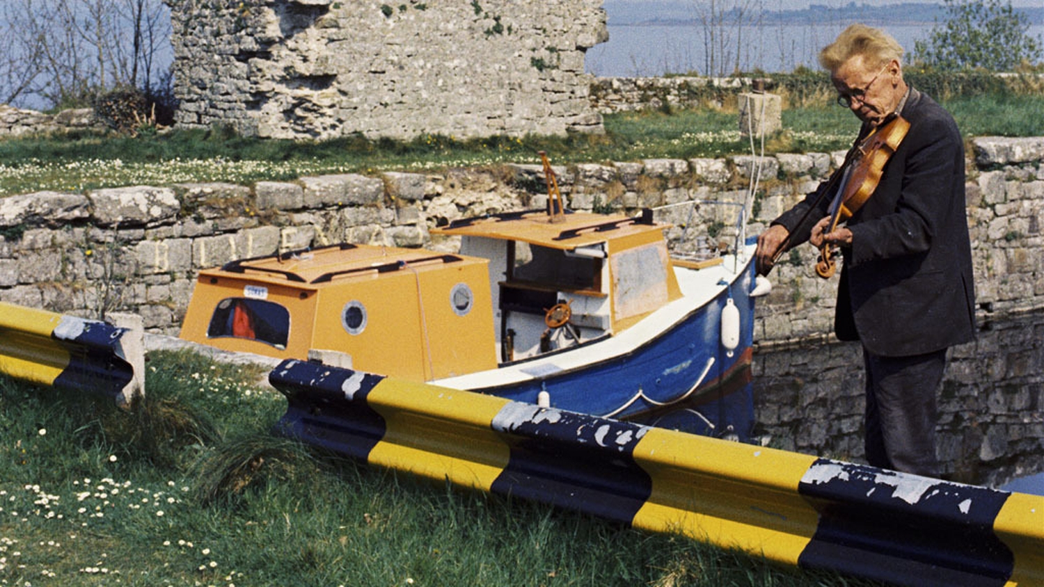 RTÉ Archives | Arts and Culture | Fiddle Maker Jerry Martin