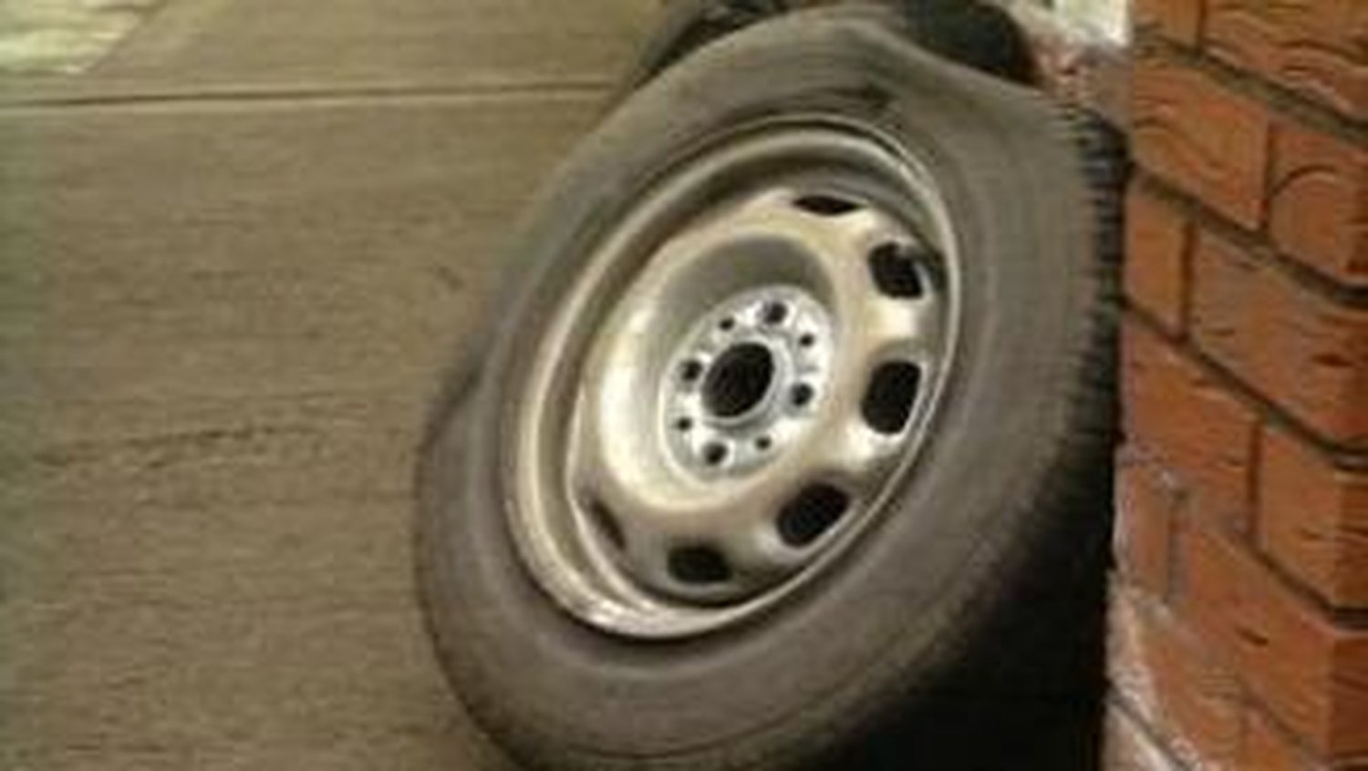 RTÉ Archives | Collections | Tyres Slashed On Cars