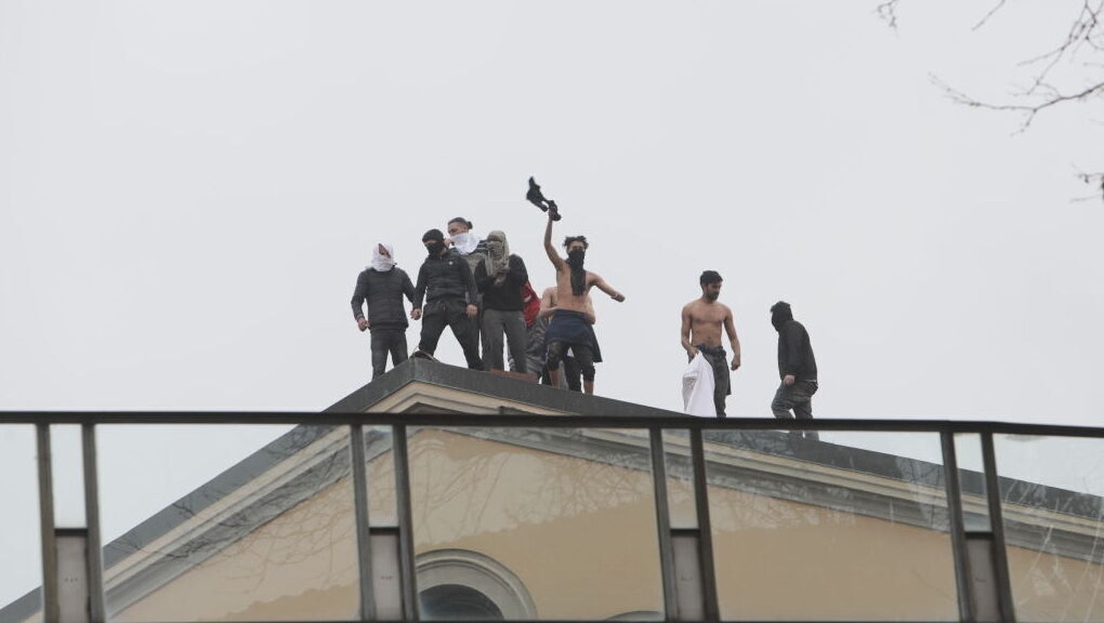 Six dead as Italian prisoners protest over coronavirus