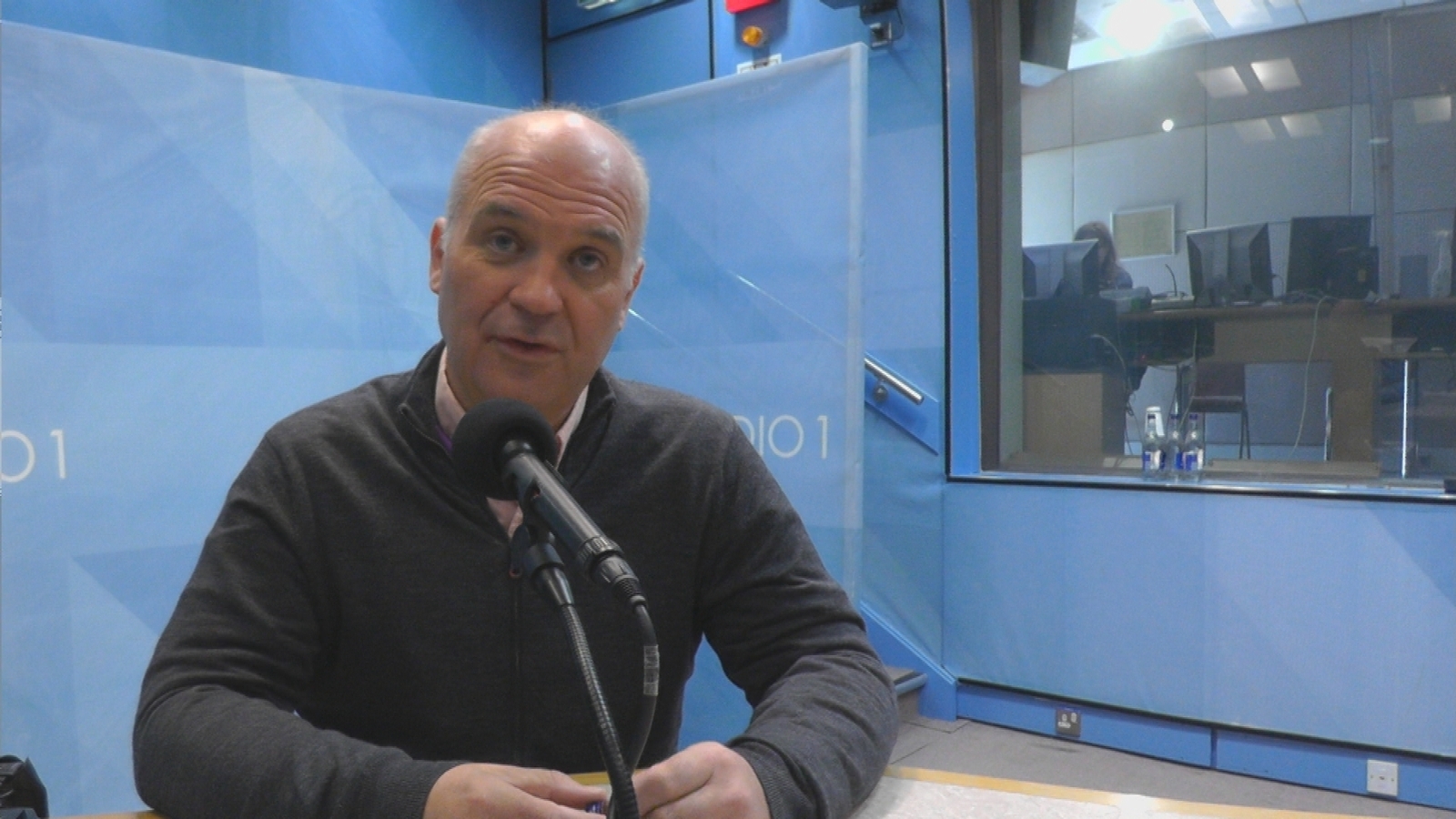 "Caithfear an víreas a chloí" - an Dr Tony Holohan