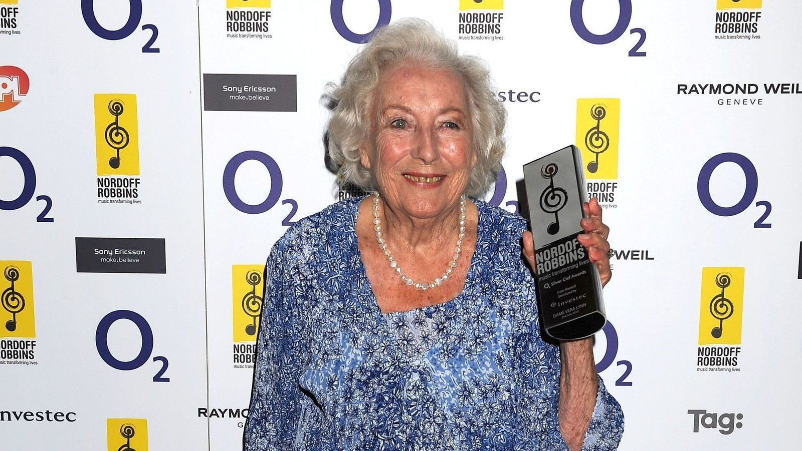 Second World War singer Vera Lynn dies aged 103