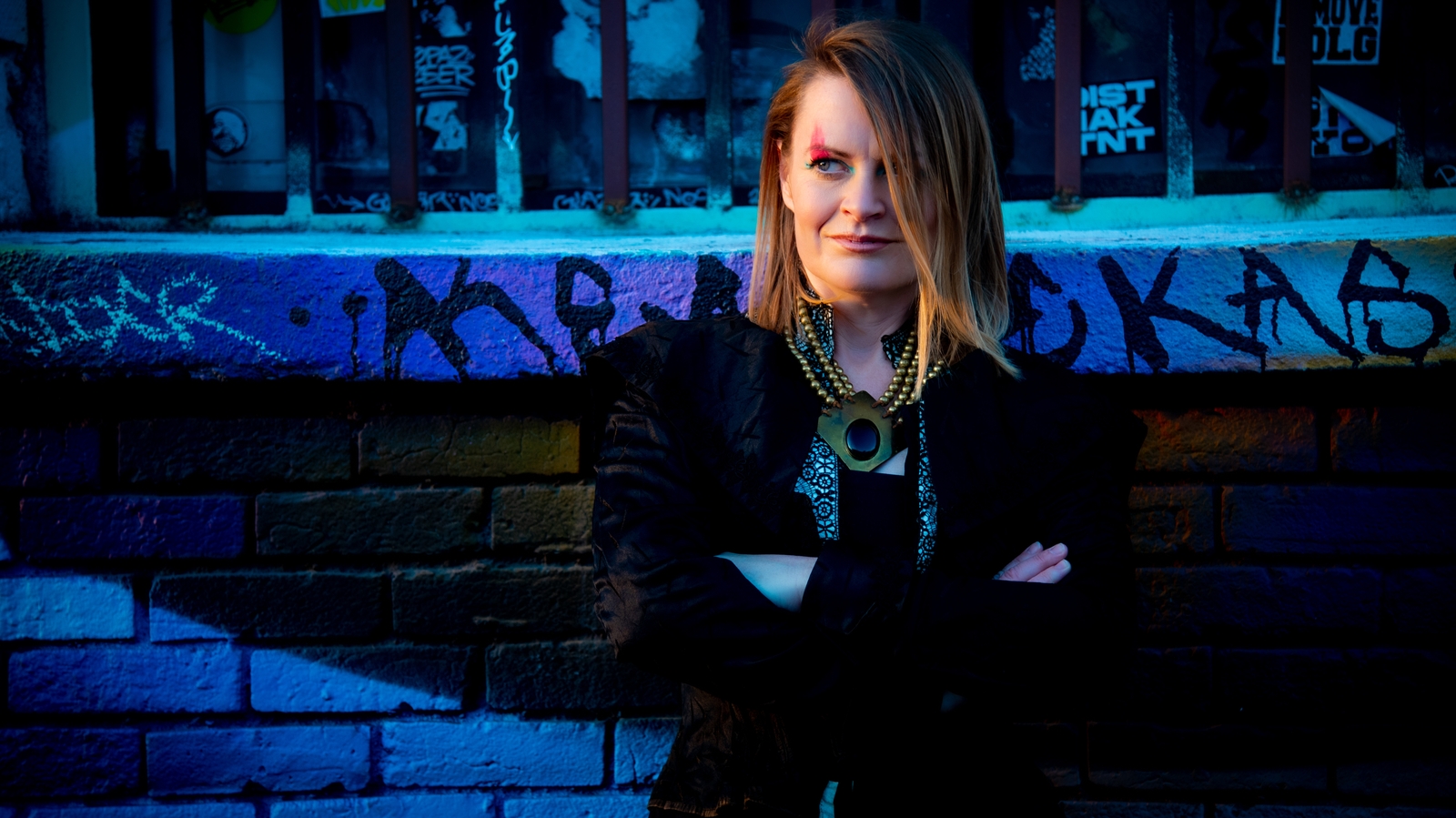 Behind the music: Julie Carpenter, Less Bells