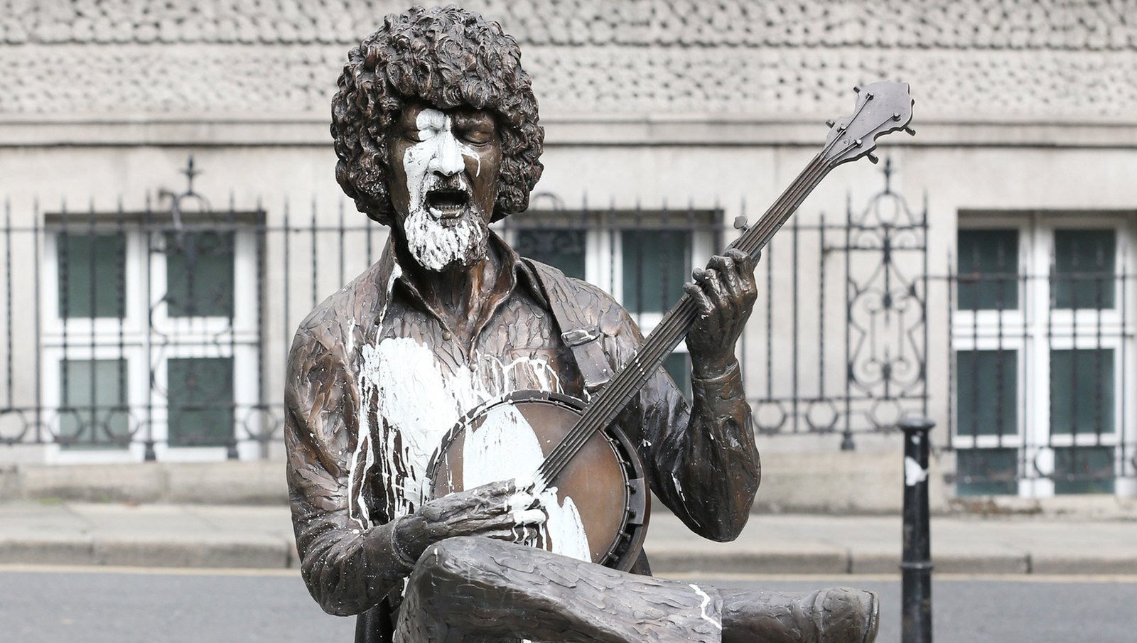 Two statues of Luke Kelly in Dublin vandalised