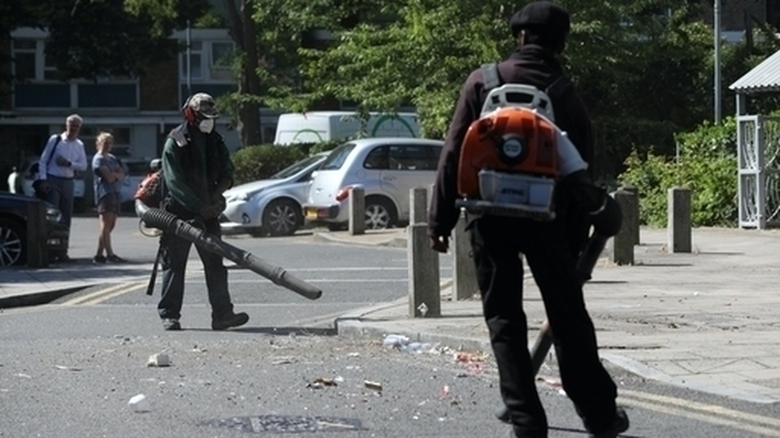 15 police officers injured in London street clashes