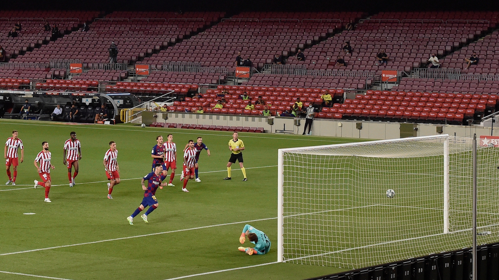 European round-up: Barca draw as Messi bags 700th goal