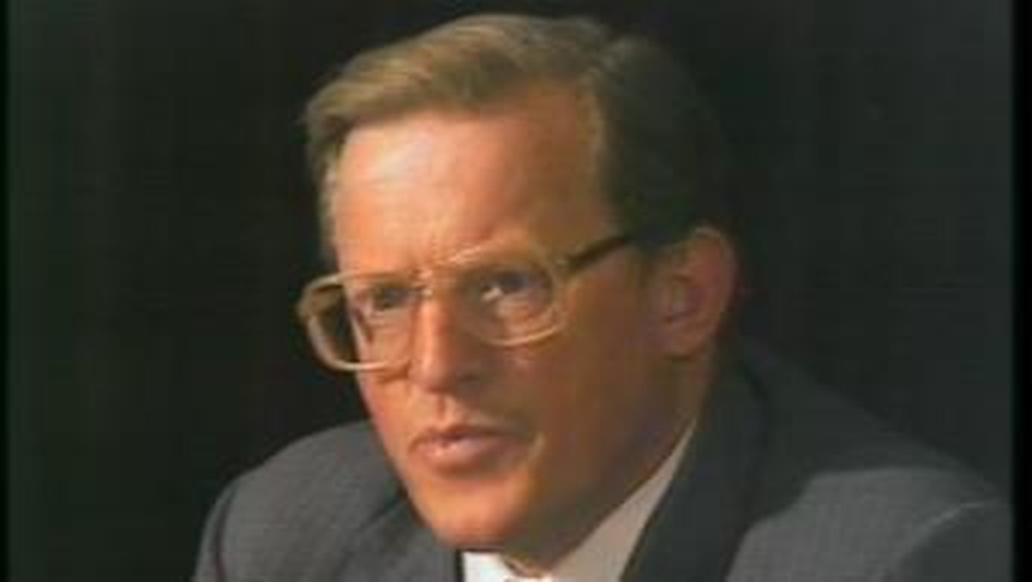 RTÉ Archives | Collections | Tom King Leaves NI For Defence