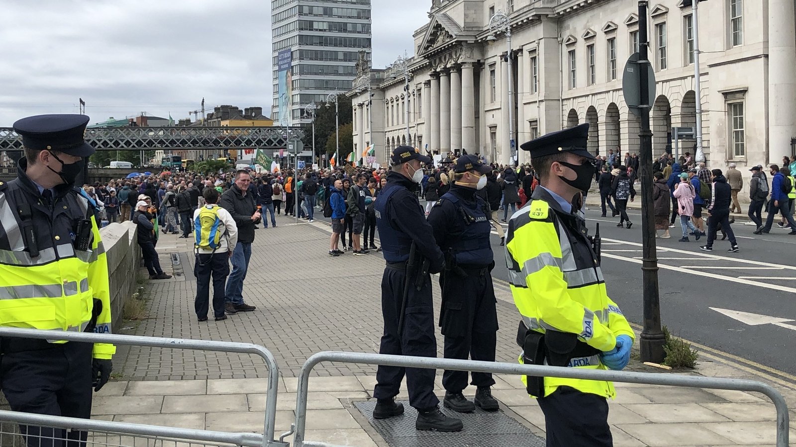 Hundreds attend anti-lockdown protest in Dublin