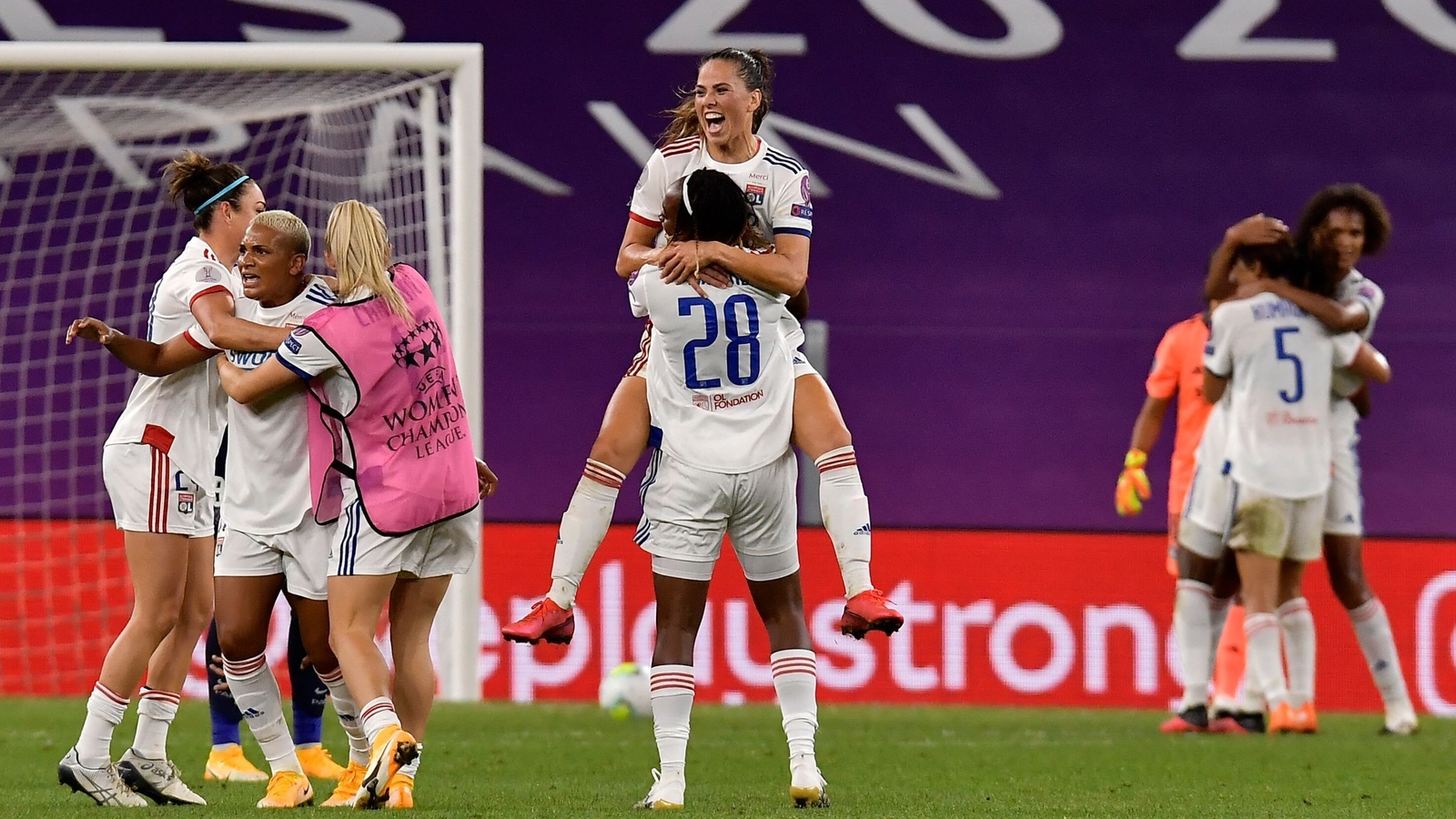 Ten-player Lyon battle into another Champions Lge final