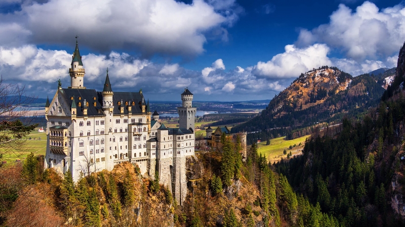 8 of the world's most beautiful castles