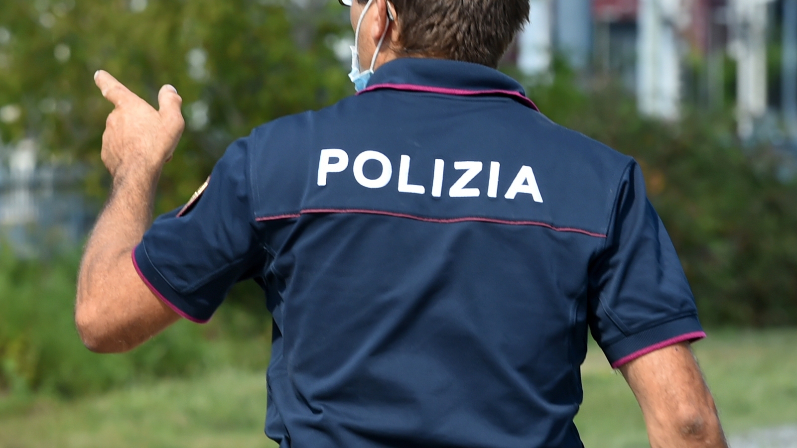 Mafia boss bites off and swallows prison guard's finger