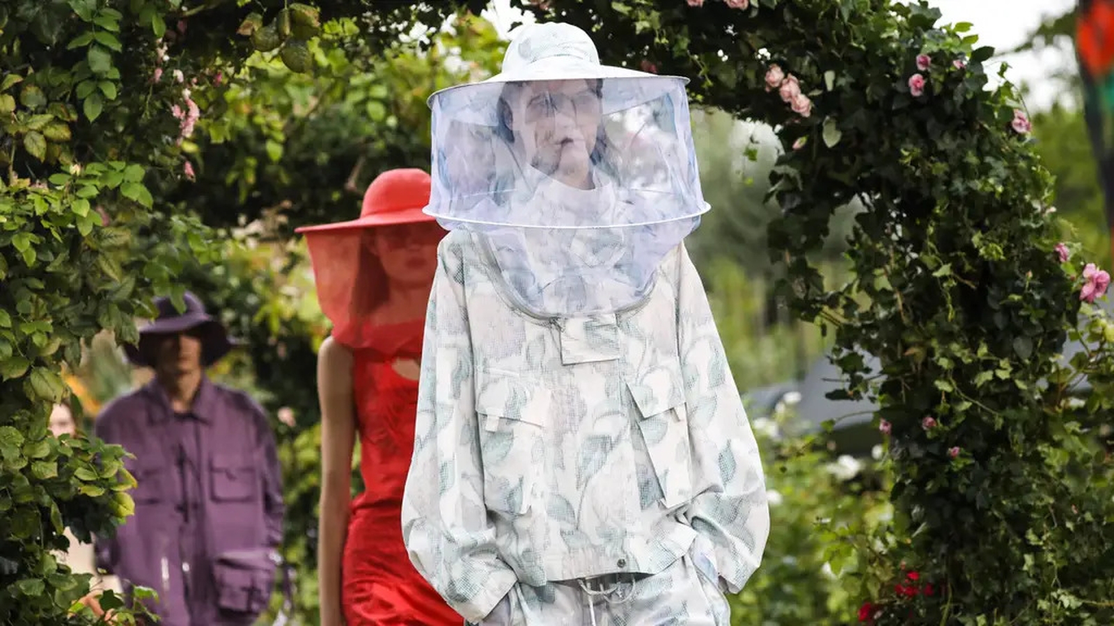 7 of the most bizarre Paris Fashion Week looks