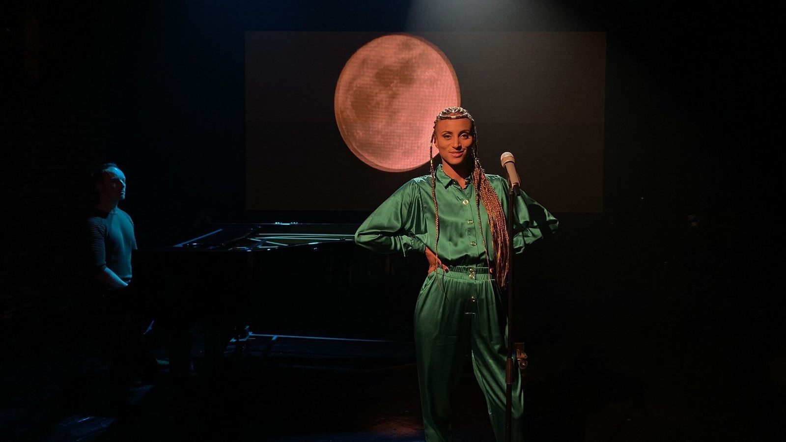 Loah performs 'Dancing In The Moonlight' on The Late Late Show