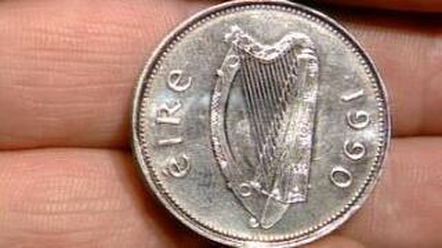 RTÉ Archives | Collections | New £I Coin