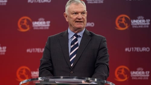 FA chairman Clarke resigns after controversial remarks