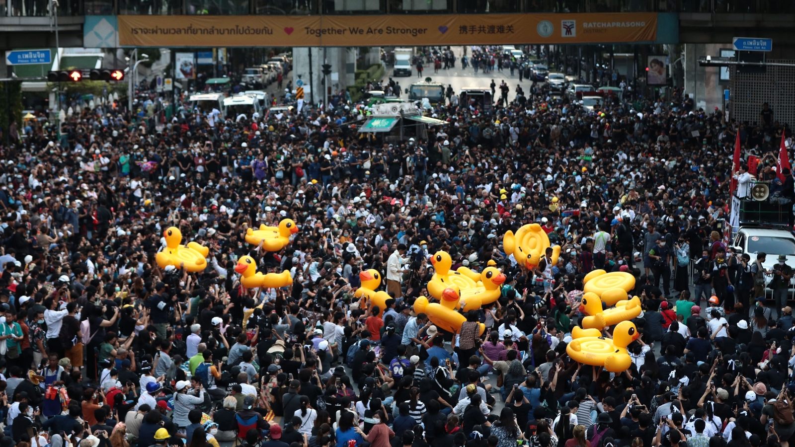 Pool toys an iconic symbol of 'rubber duck revolution'