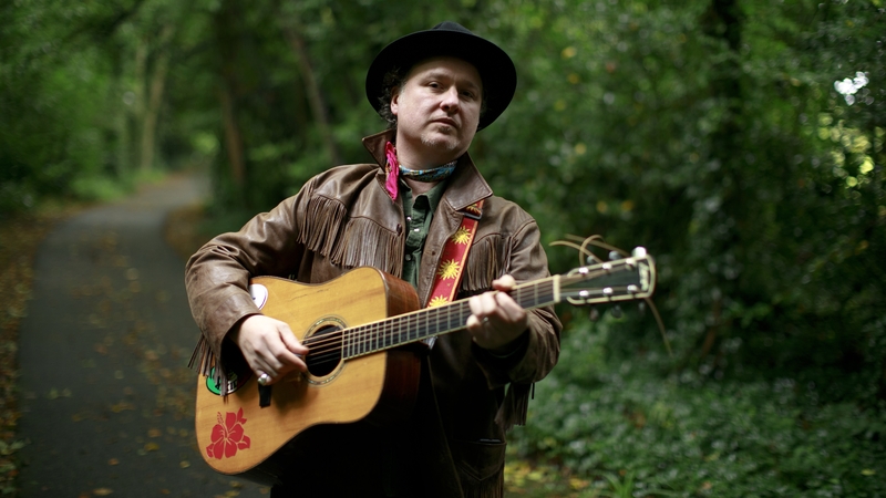 Watch: Mundy debuts new track Dark Long Enough