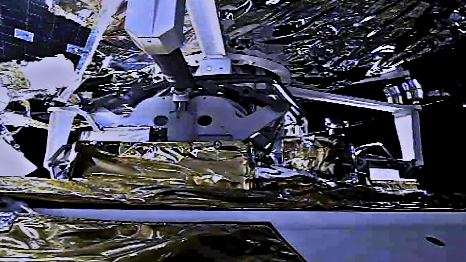 Chinese lunar rock probe docks safely in Moon's orbit