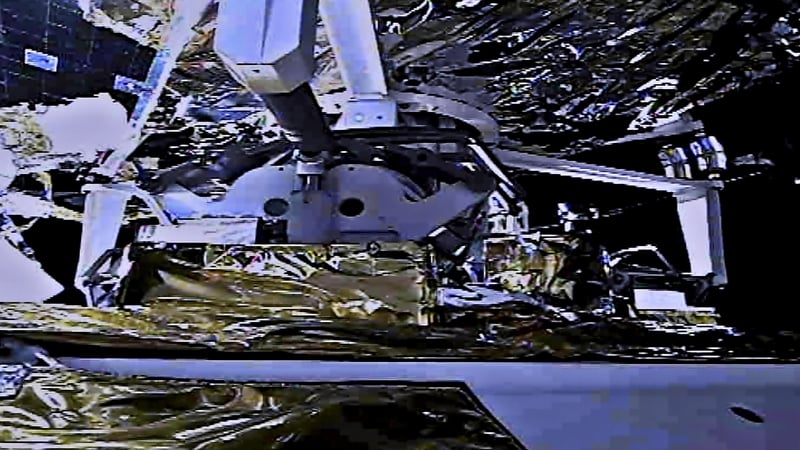 Chinese lunar rock probe docks safely in Moon's orbit