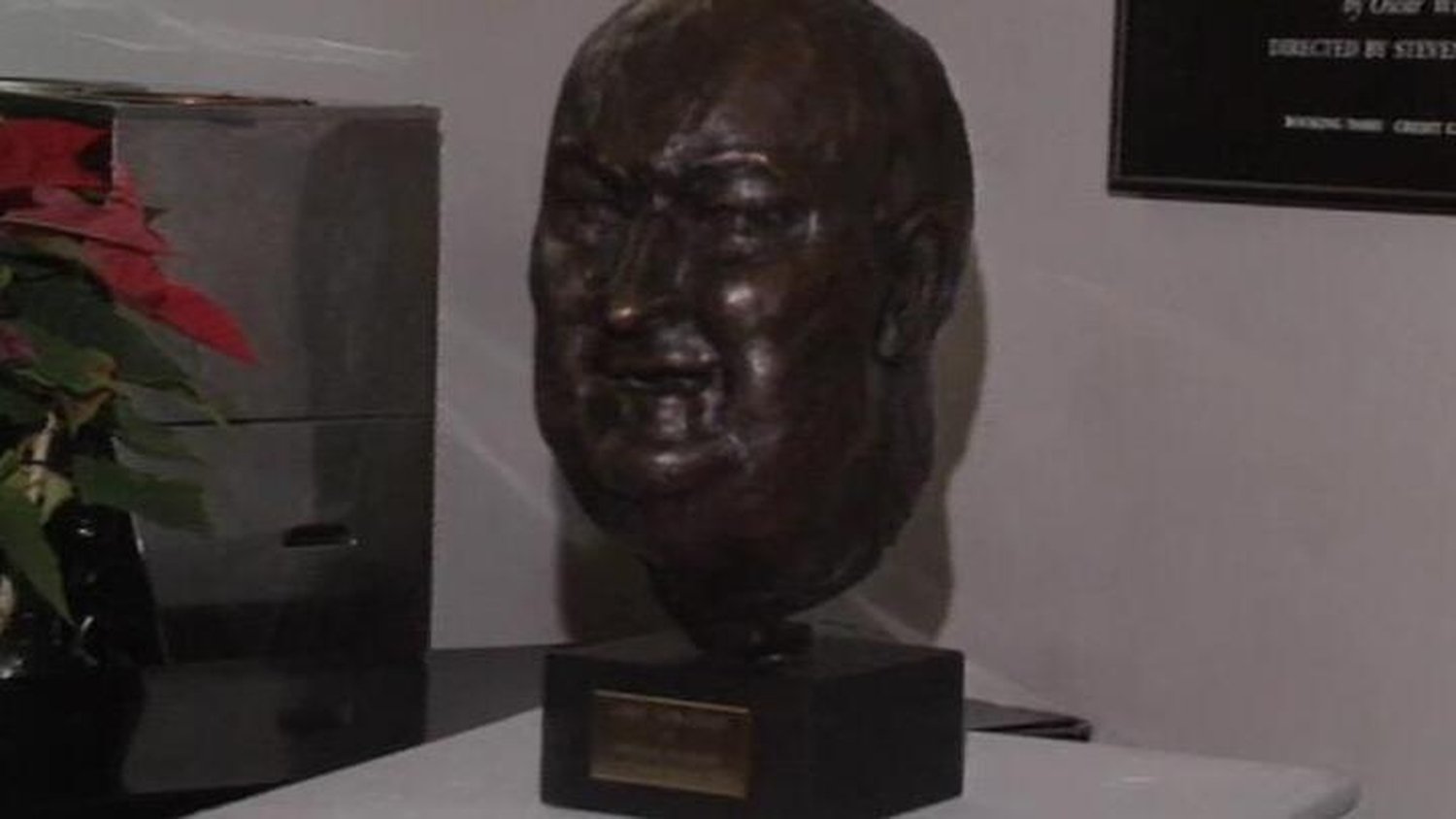 RTÉ Archives | Collections | Lord Longford Bust Unveiled