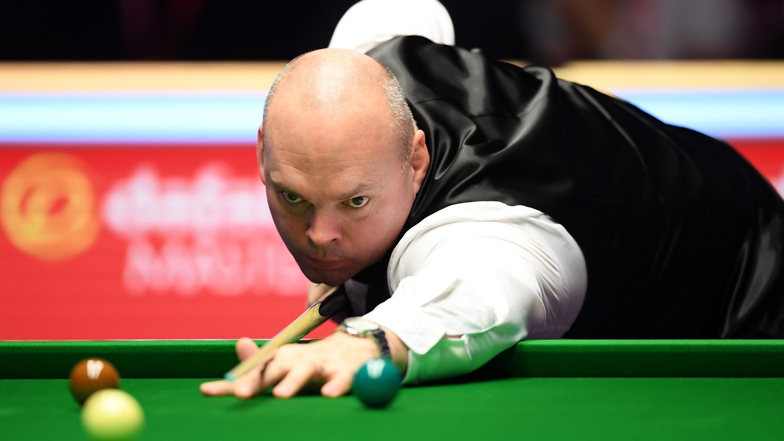 Stuart Bingham title defence on track at Masters