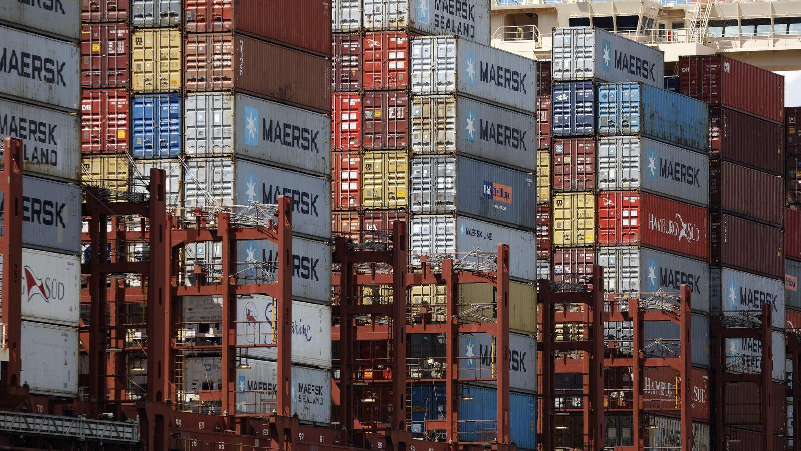 German exports edge up on robust China trade, UK drags