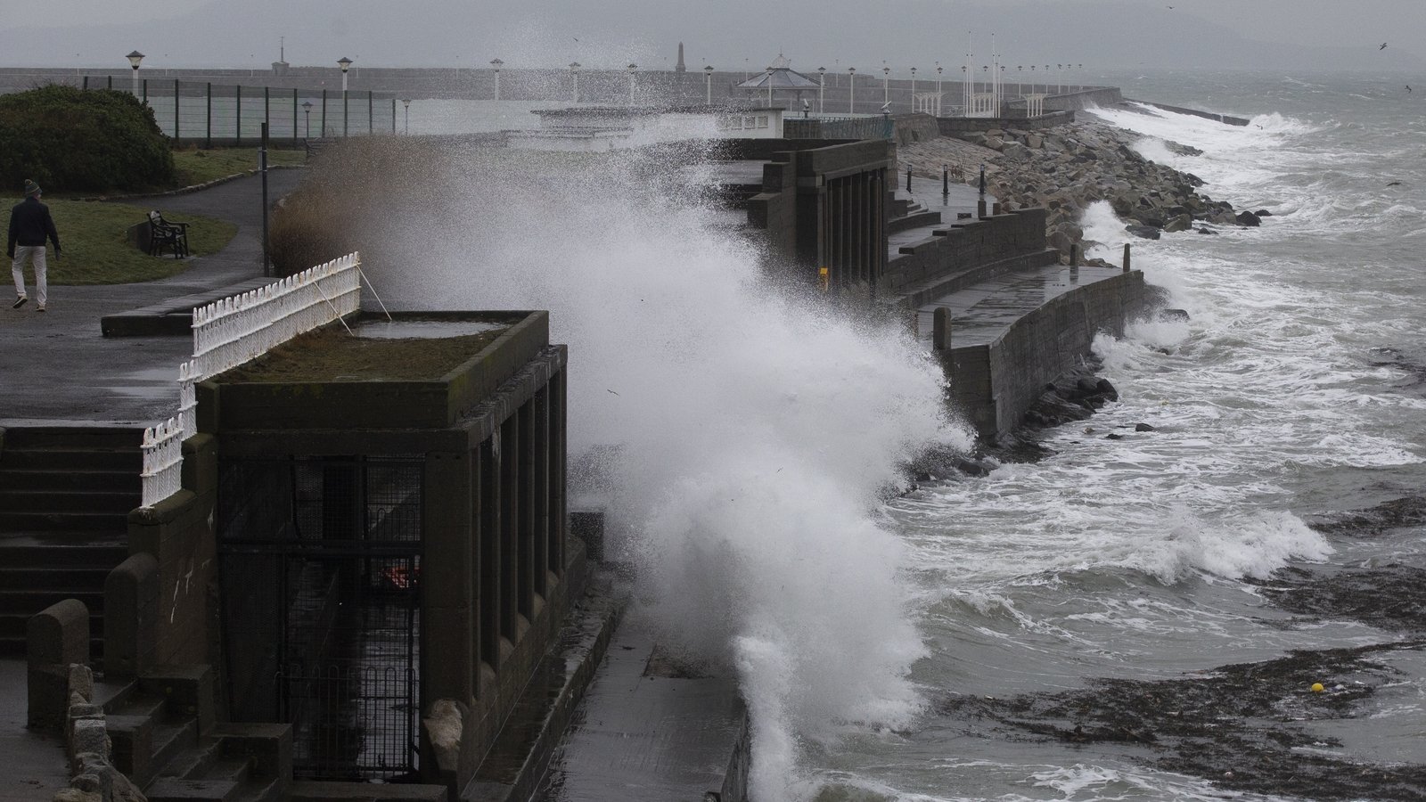 Orange wind warning follows sleet and snow showers