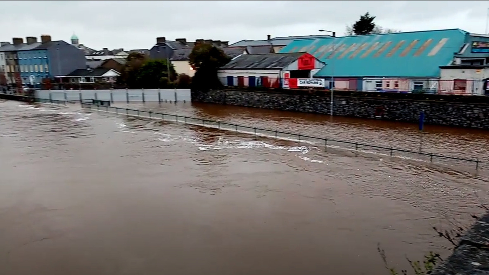 Heavy rainfall leads to flooding in Clonmel