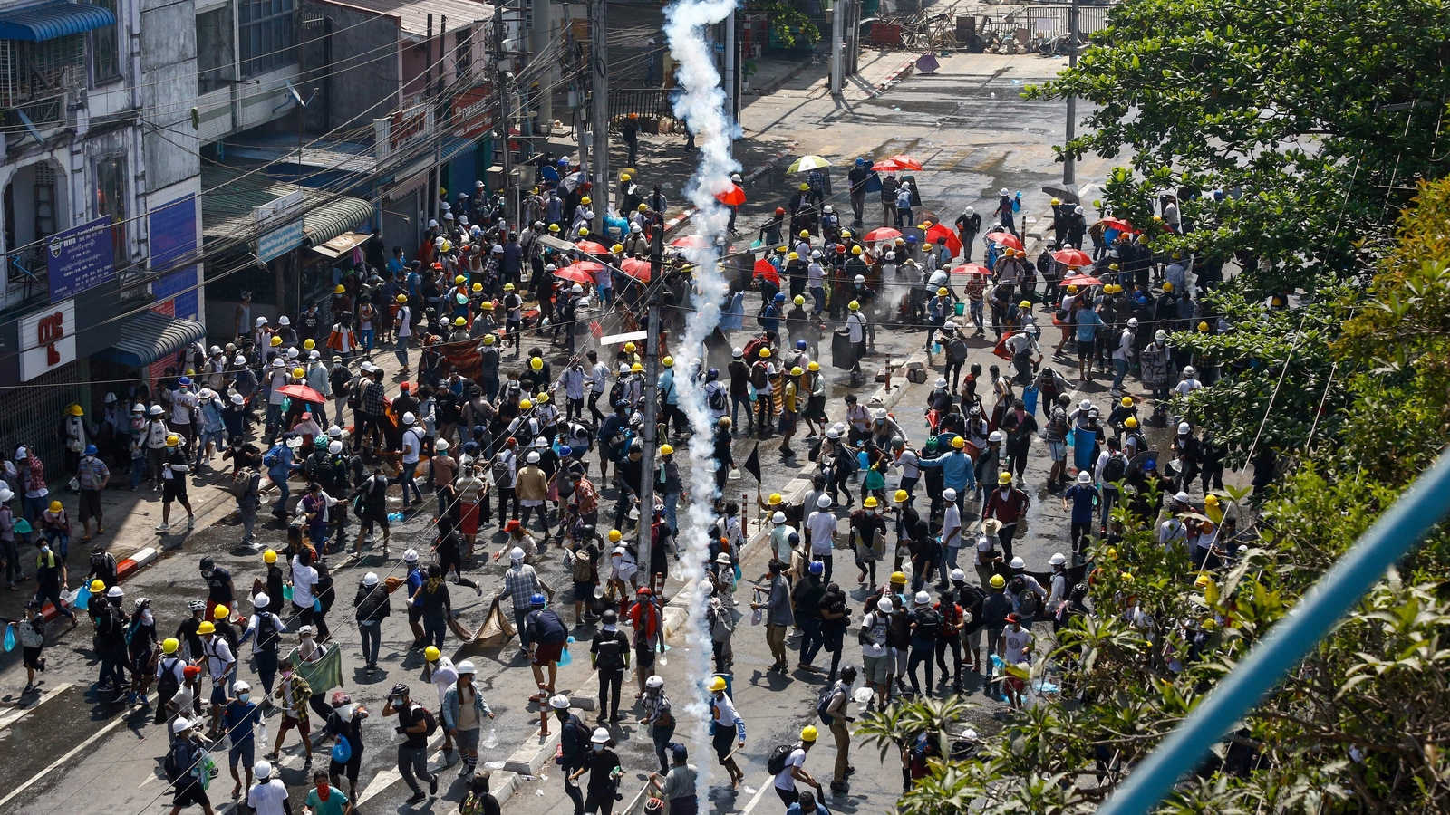 Who was involved in Dublin's anti lock-down protest